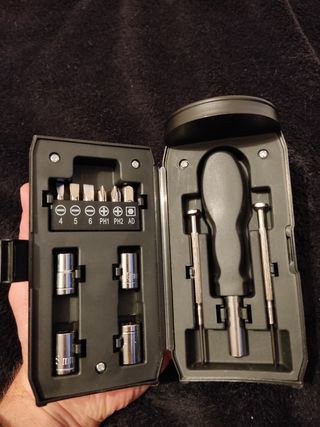 Piccolo kit di attrezzi per l'auto