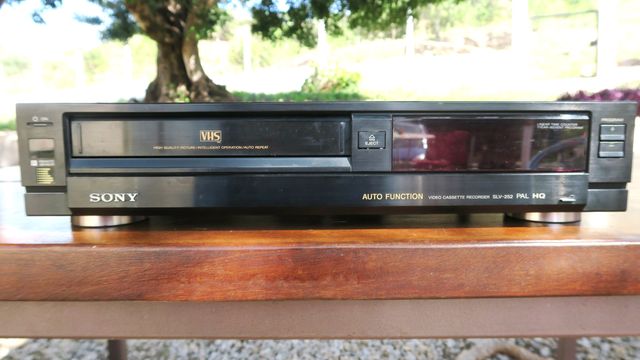 SONY VHS REPRODUCTOR Y GRABADOR DE VÍDEO VHS de segunda mano por 150 ... SONY VHS REPRODUCTOR Y GRABADOR DE VÍDEO VHS de segunda mano por 150 ...