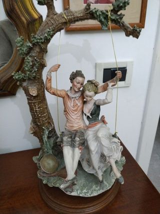 statua altalena capodimonte