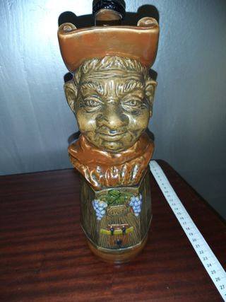 statuetta porta vino
