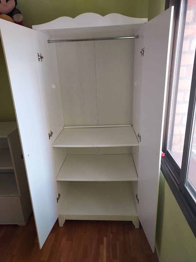Armario Infantil Ikea De Madera Color Blanco De Segunda Mano Por 50 Eur
