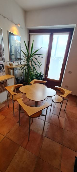 TAVOLO 4 POSTI CON 4 SEDIE INCORPORATE