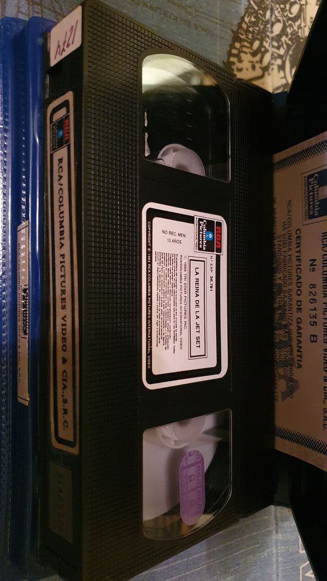 Película LA REINA DE LA JET-SET. Formato VHS. de segunda mano por 13,95 ...