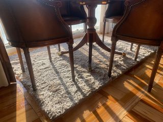 Alfombra de pelo color gris 