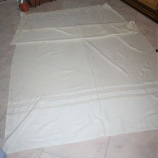 2 Tendoni bianchi con motivo a righe al fondo