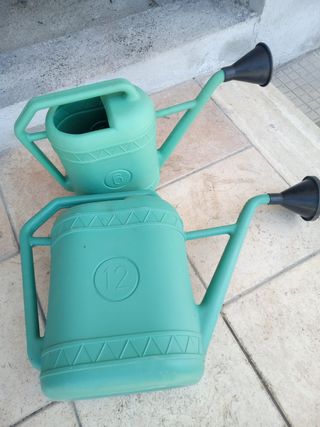   2   Annaffiatoi in plastica PVC 