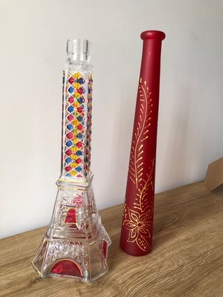 Bottiglie decorate e colorate a mano