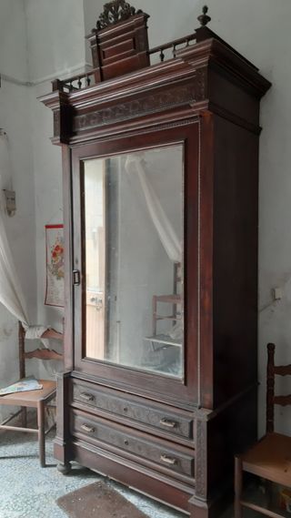vendo armadio antico in ottime condizioni.