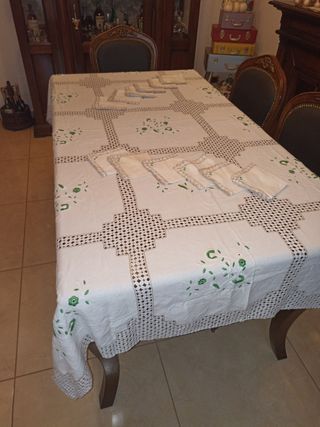 tovaglia rettangolare ricamata+ 12 tovaglioli 