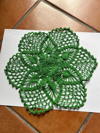 Centrino uncinetto verde 