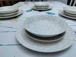 set servizio di piatti per la tavola in ceramica 