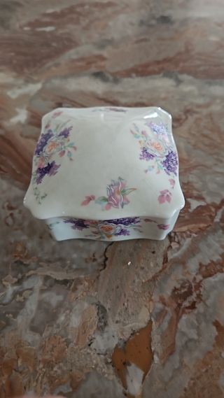 Porcellana Aniap. Scatolina con coperchio.