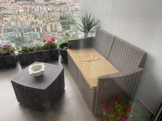 Set da esterno divano tavolo e due poltrone