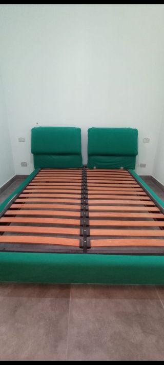 letto matrimoniale con doghe in legno