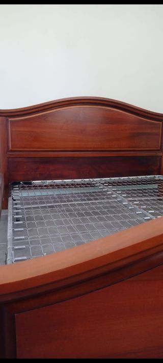 letto matrimoniale in legno massello con rete