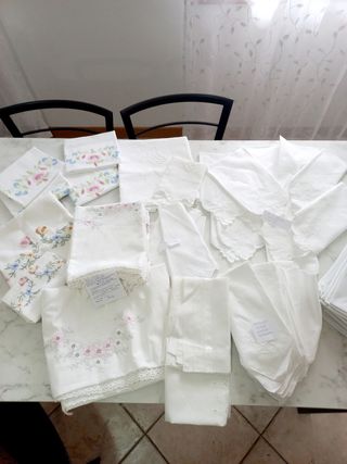 set di 48 tovaglioli,5 set di asciugamani ricamati