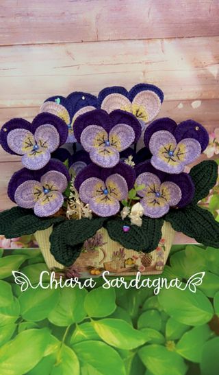 Viole fatte all'uncinetto 