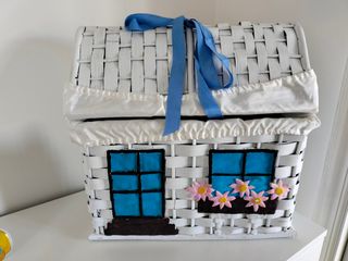 cesto in vimini e metallo