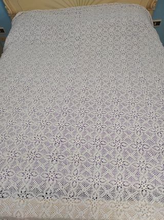 Coperta ad incinetto coordinata con centrini 