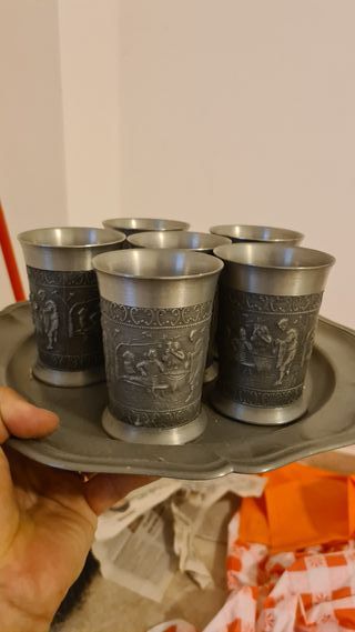 vassoio e bicchieri in peltro