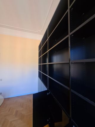 libreria nera molto capiente 