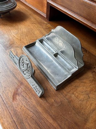 Porta lettere in peltro