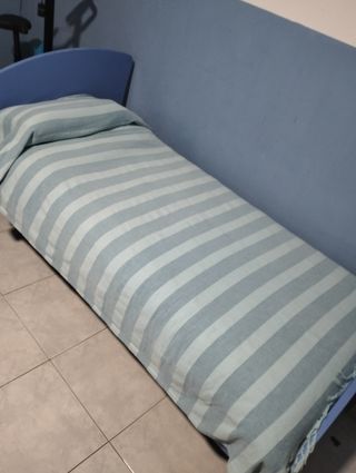 Letto struttura in legno con materasso