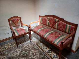 Poltrona e divanetto in legno di noce anni '50