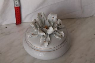 Portagioie in porcellana bianco ed oro