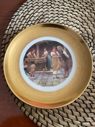 Piatto decorato in porcellana