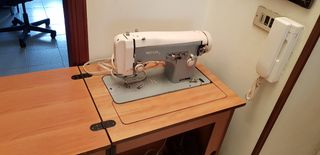 Macchina da cucire vintage Necchi anni 70