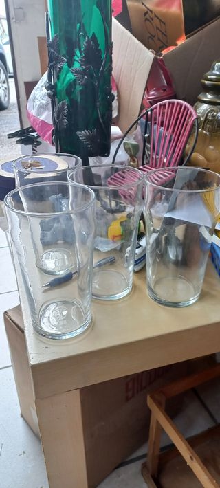 4 bicchieri grandissimi da bibite o birra euro 5