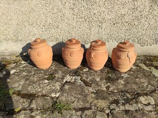 4 piccoli orci della azienda olearia del chianti