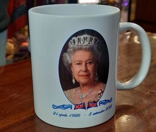 tazza commemorativa Elisabetta seconda