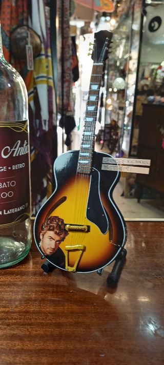 chitarra celebrativa George Michael