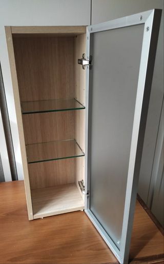 mobiletto salvaspazio con ripiani in vetro 