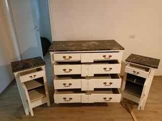 comò + 2 comodini con marmo nero venato