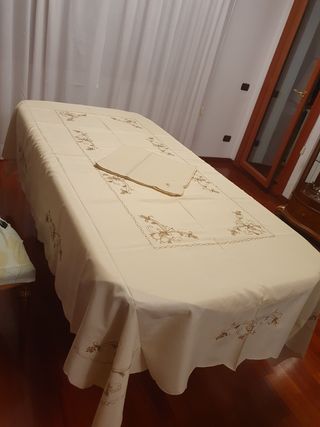 tovaglia con ricamo anni 60 nuova 
