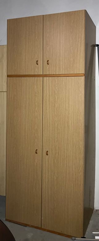 Armadio grande e capiente in compensato