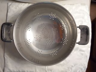 Scolapasta in Acciaio Inox 18/10. Pentola