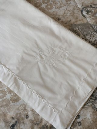 lenzuolo sopra ricamato