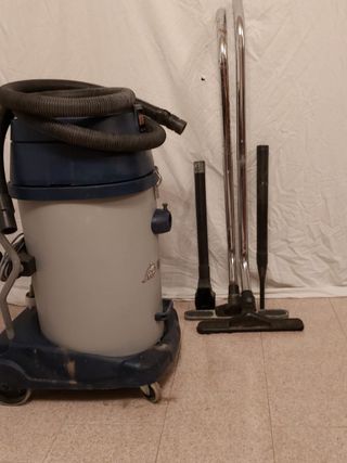 Aspiratore con accessori