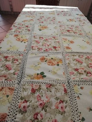 tovaglia in cotone 100% con inserti all'uncinetto