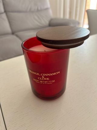 Candela in vaso di vetro con tappo in legno 