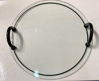 Elegante vassoio in vetro con manici