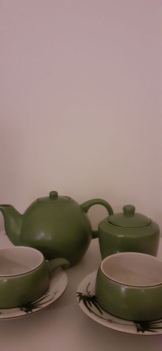 Teiera e tazze vintage 