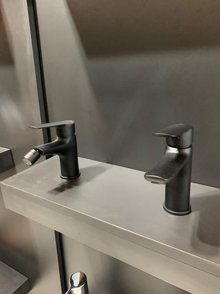 Rubinetto lavabo e bidet coppia 