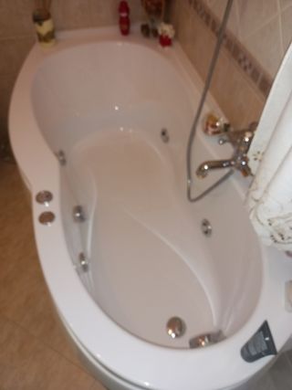 vasca da bagno con idromassaggio 