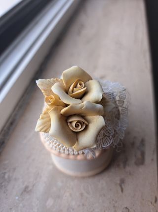 Portagioie in porcellana