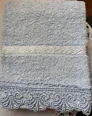 Set completo di tovaglie con merletto azzurre
